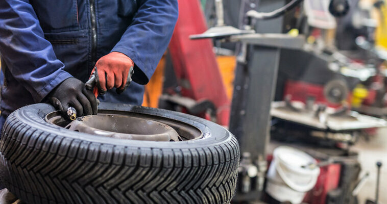 Oto lastik tamiri Tire service, Moskova, foto