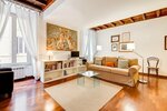 Historical Apartment near Spanish Steps (Via Laurina No:40), otel  Roma'dan