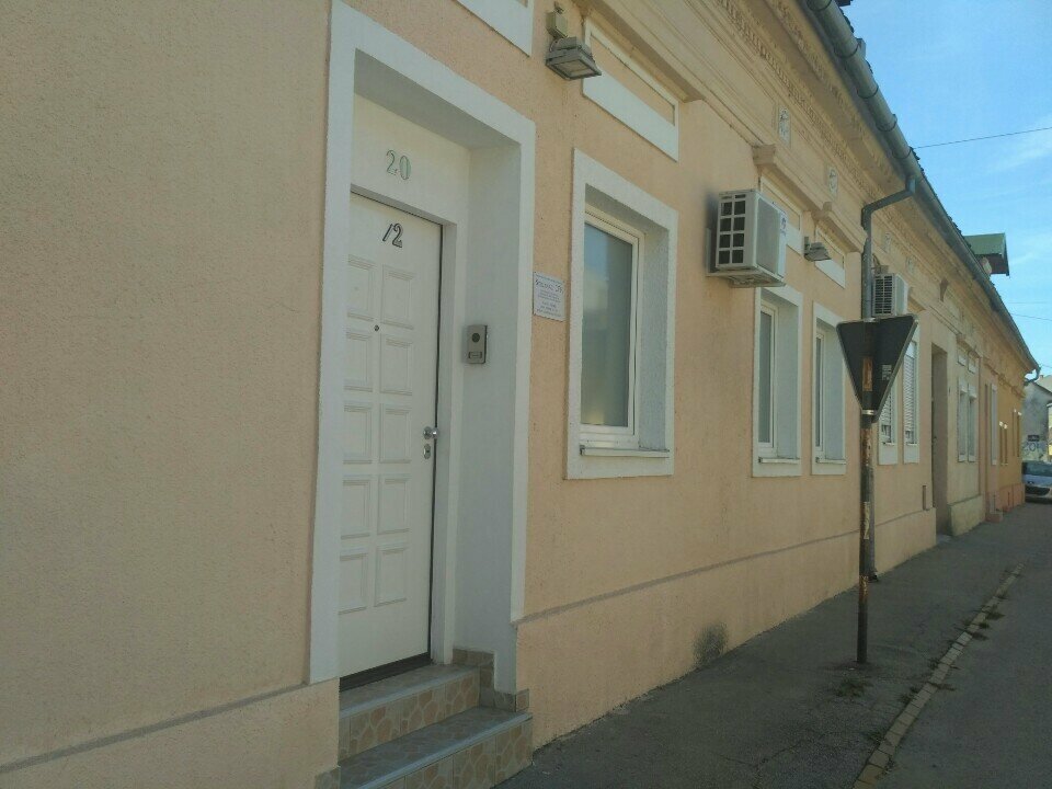 Özel ağız ve diş sağlığı klinikleri ve muayenehaneleri Specijalistička ordinacija Stojanac Cfe, Novi Sad, foto