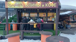 Tochka (Krasnodar Territory, Sochi Resort City Urban District, Krasnaya Polyana Resort, podyomnik-gondola Zapovedny Les), fast food  Soçi'den
