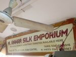 M anwar silk Emporium (Dr Mahmood Hussain Road No:2/13), giyim mağazası  Karaçi'den