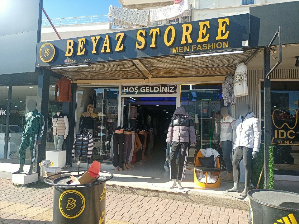 Giyim mağazası Beyaz Storee, Antalya, foto