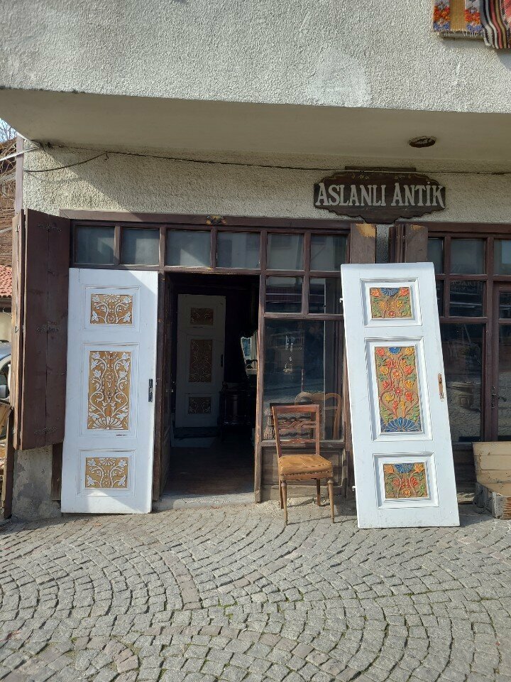 Antikacı dükkanları Aslanlı Antik, Ankara, foto