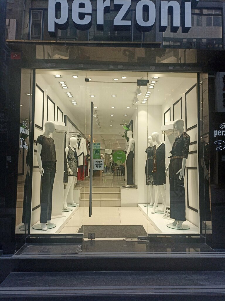 Giyim mağazası Perzoni, İstanbul, foto