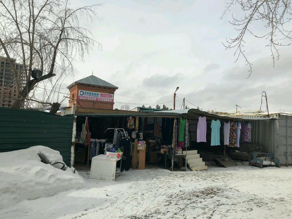 Pazarlar ve çarşılar Solnechnaya polyana, Novosibirsk, foto