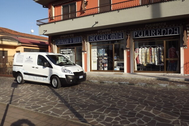Kuru temizlemeciler Lavasecco Accademia, Lombardiya, foto