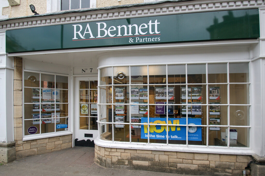 Arazi dizisi R A Bennett Estate Agent Dursley, Gloucestershire County, foto