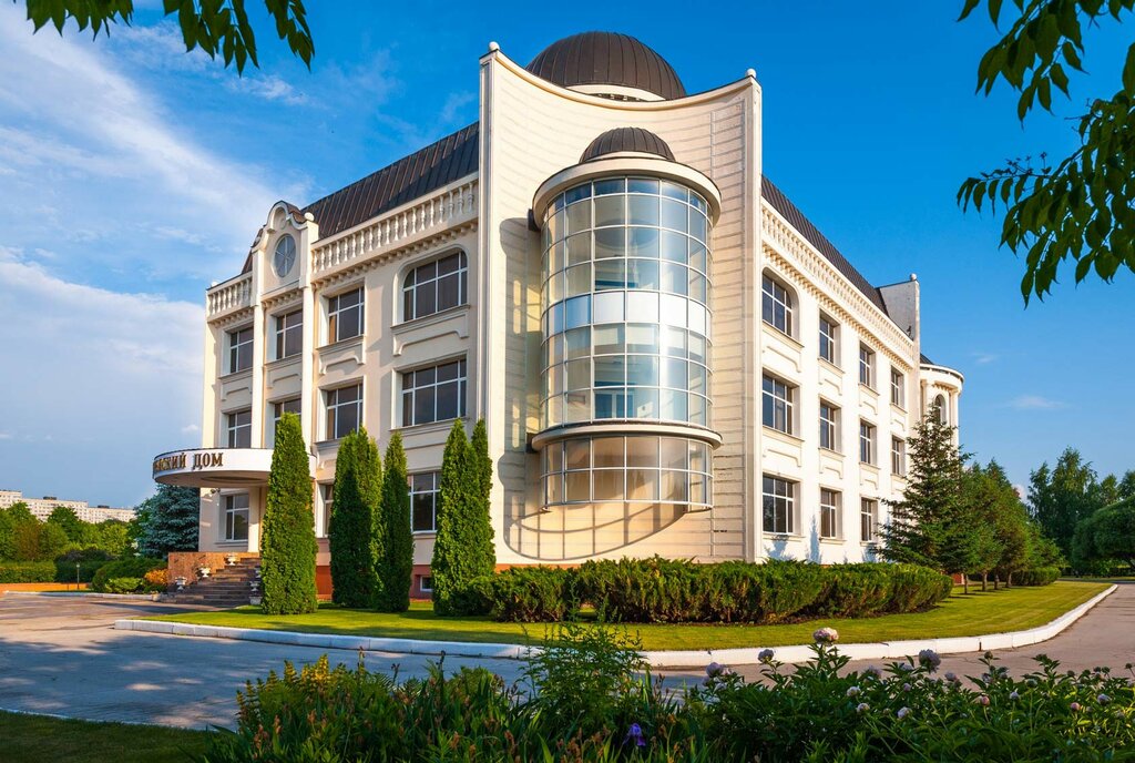 Kültür merkezleri Dvoryansky Dom, Tolyatti (Togliatti), foto