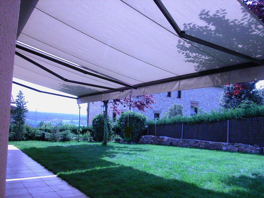 Çerçeve ve çadır yapıları Toldos Ros, Barselona, foto