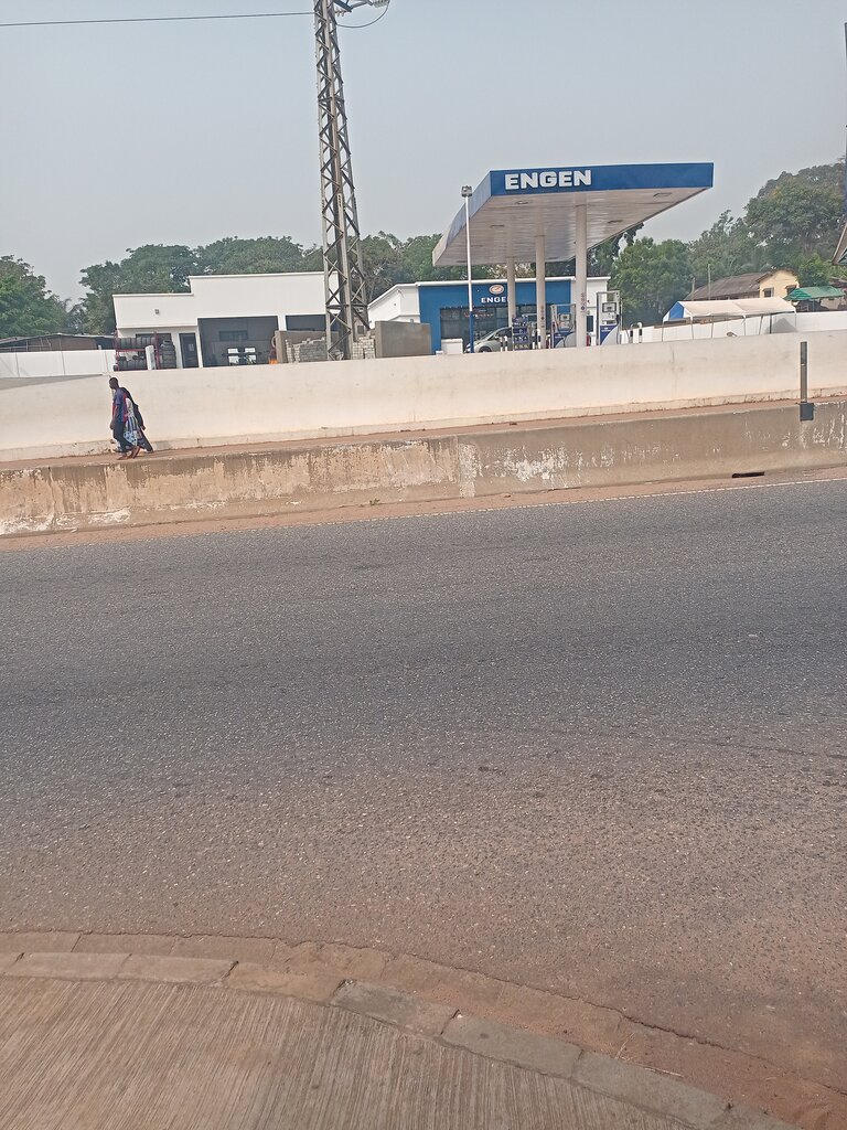 Benzin istasyonu Engen, Akra, foto