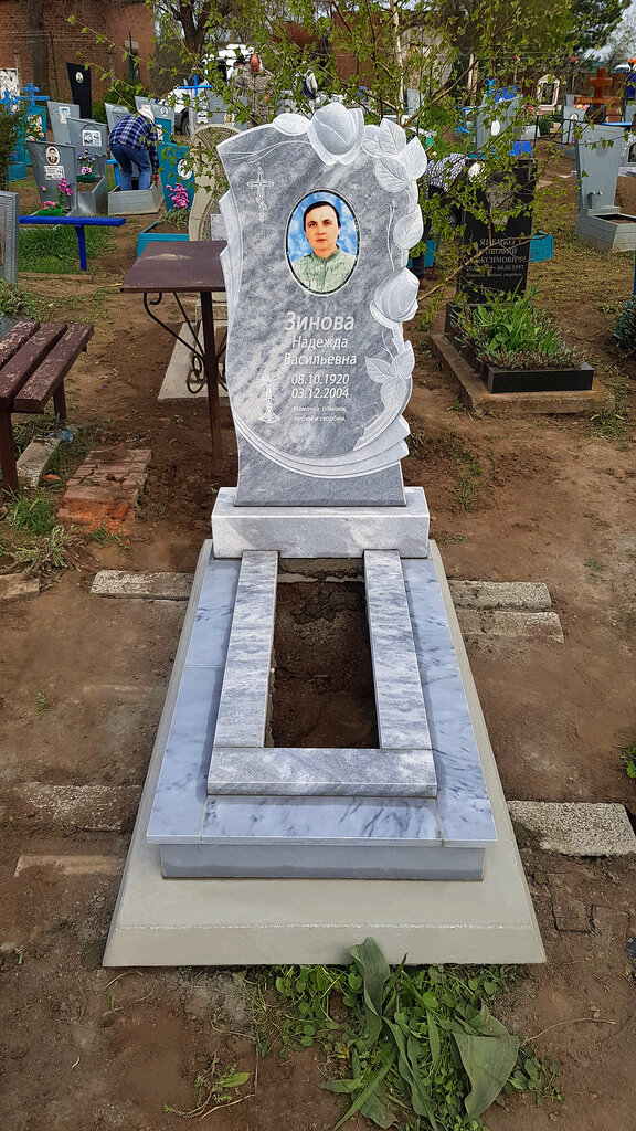 Heykel ve mezarlık taşı üreticileri Lazurit, Rostovskaya oblastı, foto