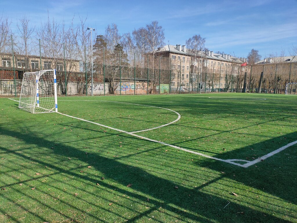 Spor alanı Футбольная площадка, Yekaterinburg, foto