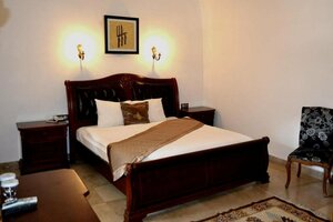 Kanuni Kervansaray Historical Hotel (İzmir, Çeşme, Musalla Mah., 1015. Sok., 5), otel  Çeşme'den
