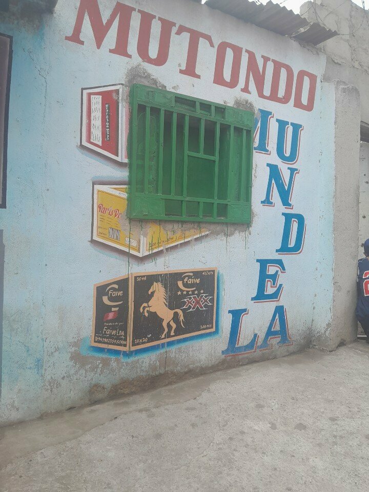 Alkollü içecekler Mutondo Mundele janela aberta bar, Loanda, foto