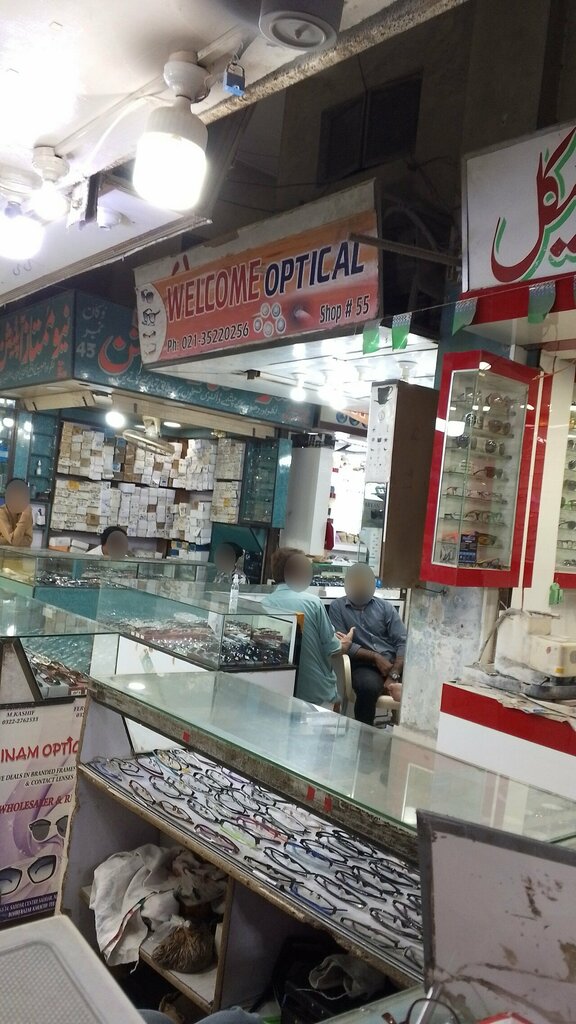 i̇laç firmaları Welcome Opticals, Karaçi, foto