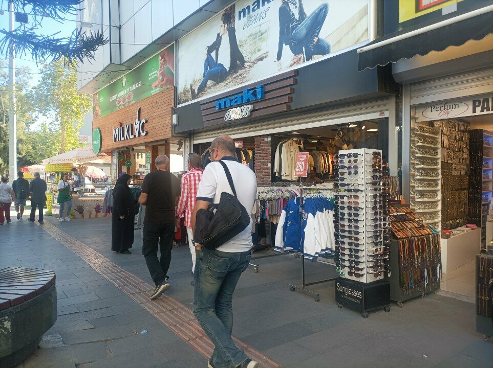 Giyim mağazası Maki jeans, Antalya, foto