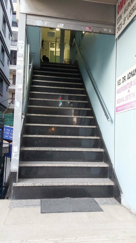 Tıp merkezleri ve klinikler Özel Küçükçekmece Ömür Polikliniği, İstanbul, foto