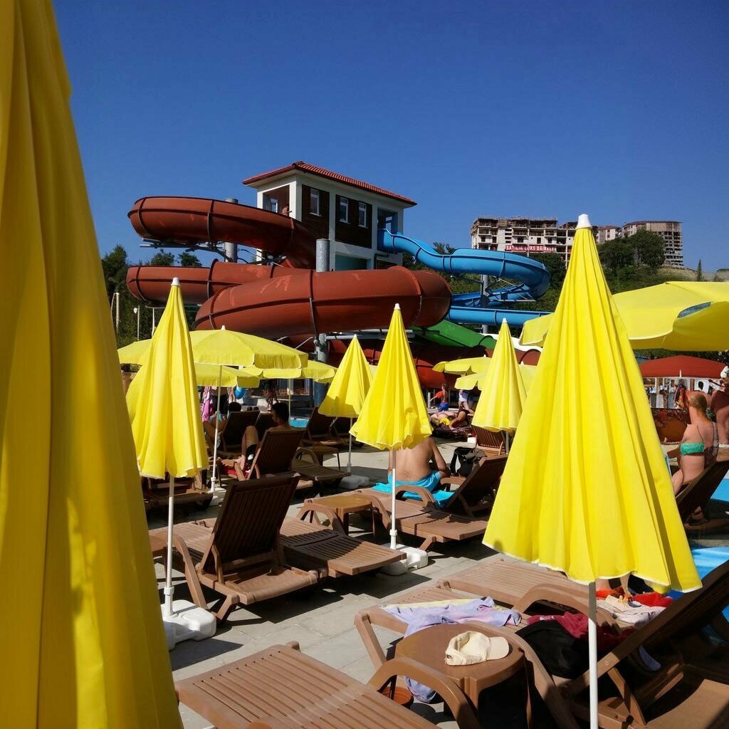 Yüzme havuzları Amasra Aquapark, Amasra, foto