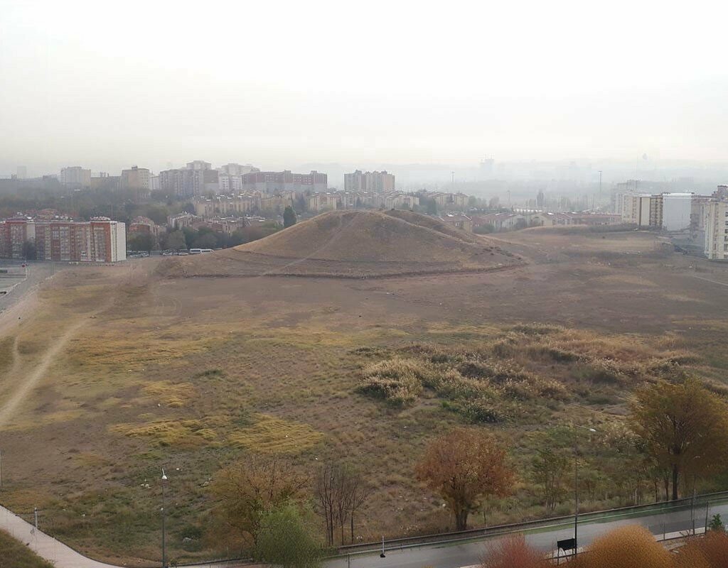 Unutulmaz olayların yeri Yumurtatepe Tümülüsü, Ankara, foto
