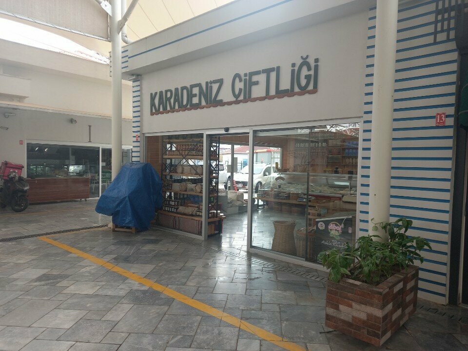 Kasap, şarküteri Karadeniz Çiftliği, Antalya, foto