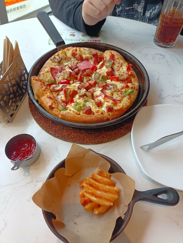 Pizzacılar Pizza Hut, Sanya, foto