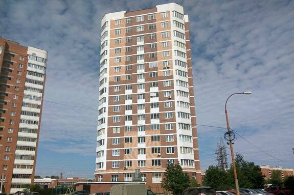 Konut blokları Dom po ul. Elektrikov, Yekaterinburg, foto