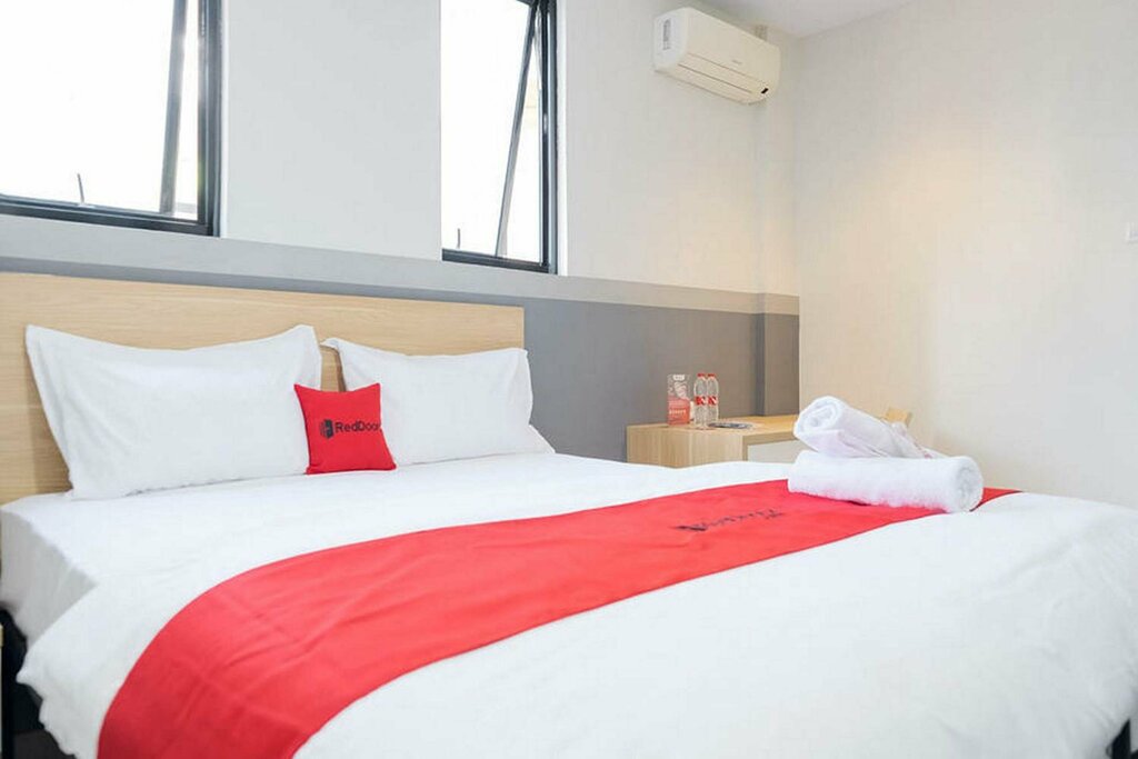 Otel RedDoorz Plus near Taman Anggrek Mall, Cakarta, foto