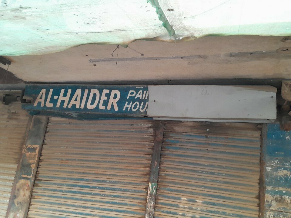 Araba boyama Al haider paint house, Karaçi, foto