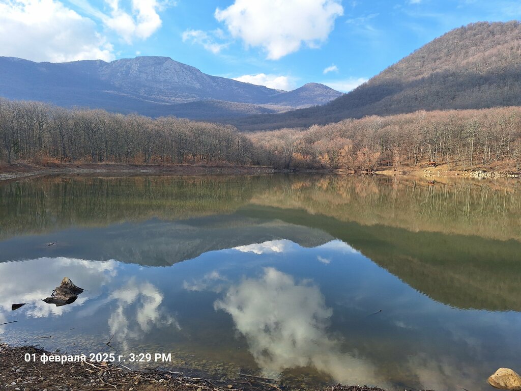 Piknik alanı Горное озеро, Kırım Cumhuriyeti, foto