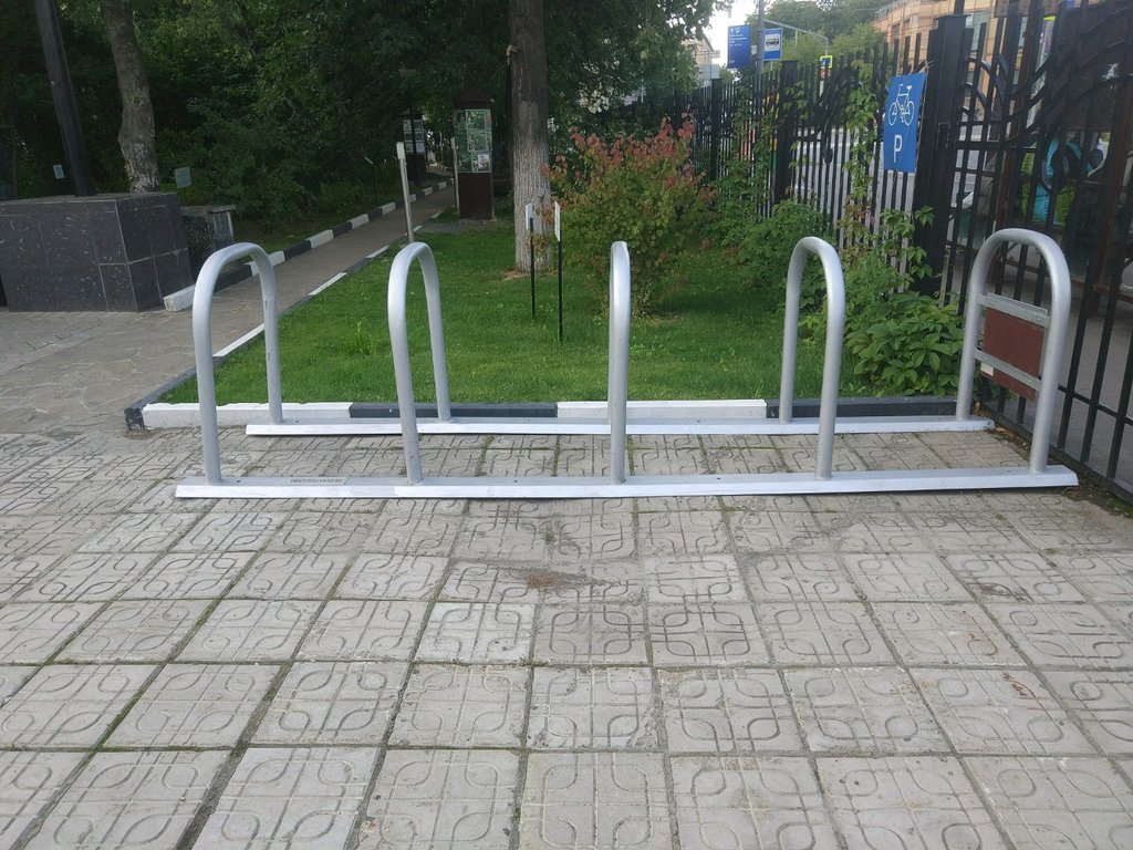 Bisiklet park yerleri Velosipednaya parkovka № 23001 Darvinovsky muzey, Moskova, foto