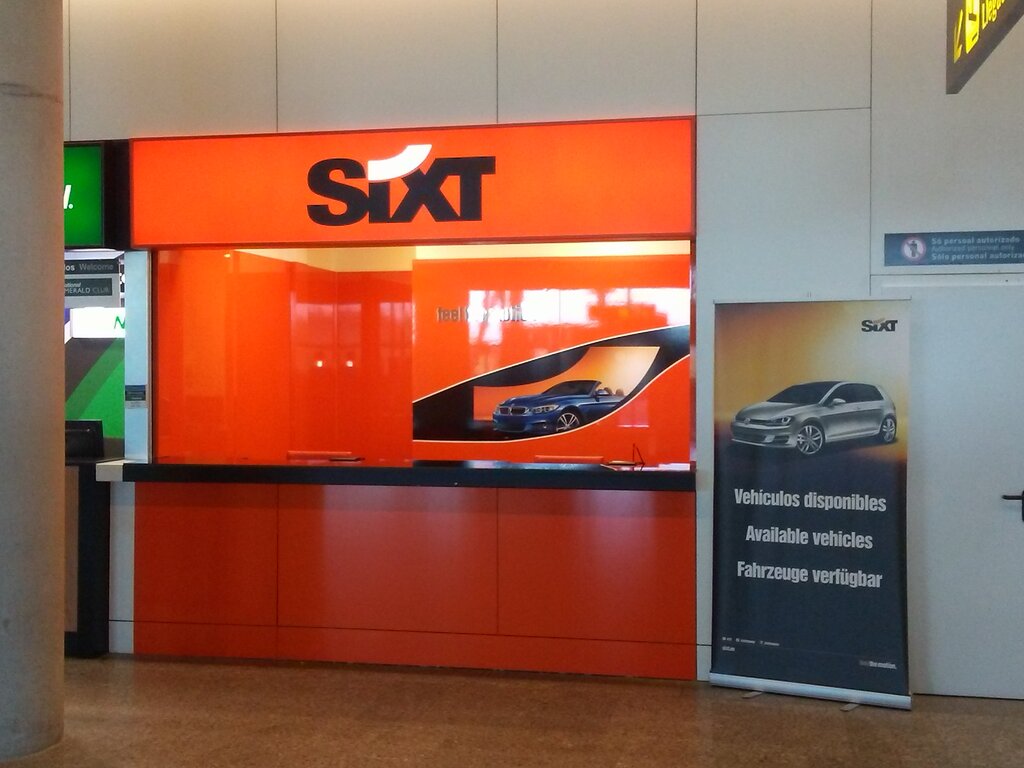 Kamyon ve ağır vasıta satış ve servis firmaları Sixt Alquiler De Coches Santiago Aeropuerto, Galisya, foto