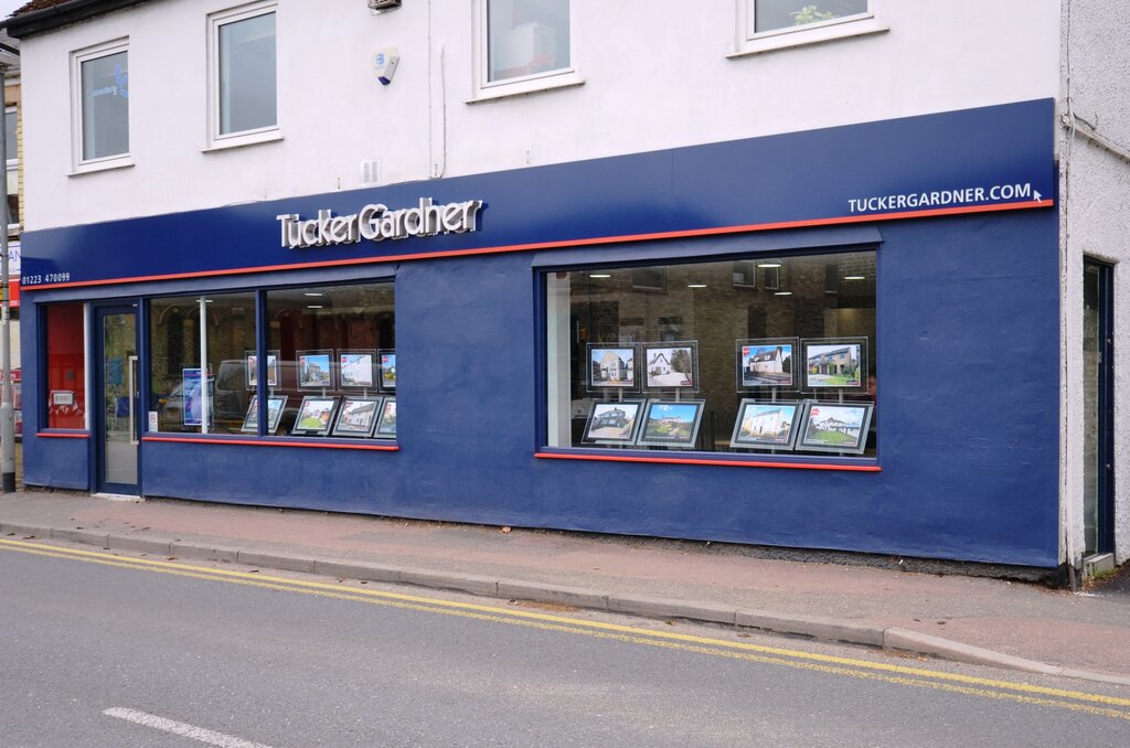 Arazi dizisi Tucker Gardner Sales and Letting Agents Histon, İngiltere, foto