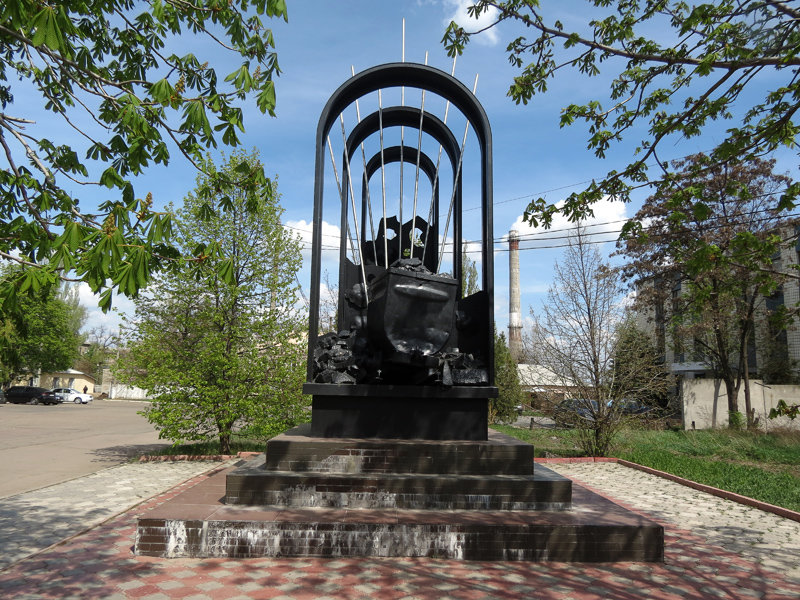 Anıt, heykel Погибшим шахтёрам, Krasnodon, foto