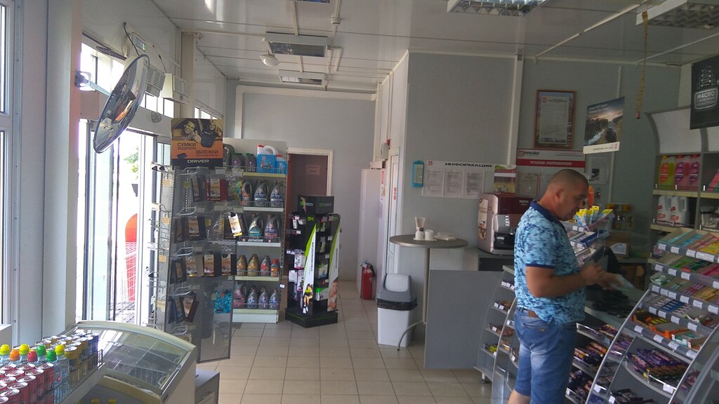 Benzin istasyonu Lukojl, Saratovskaya oblastı, foto