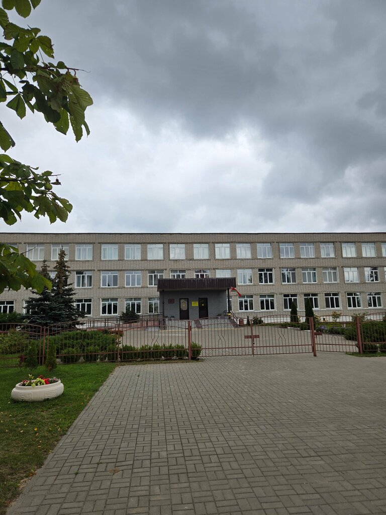 Ortaokul Мядельская средняя школа № 1 имени в. Дубовки, Myadel, foto