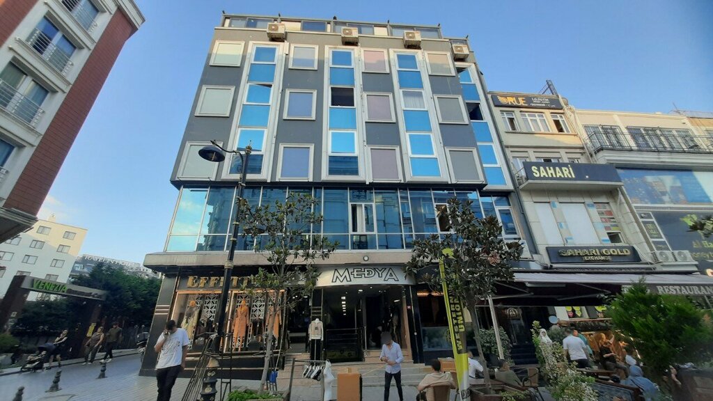 Pazarlar ve çarşılar Medya Shopping Center, İstanbul, foto