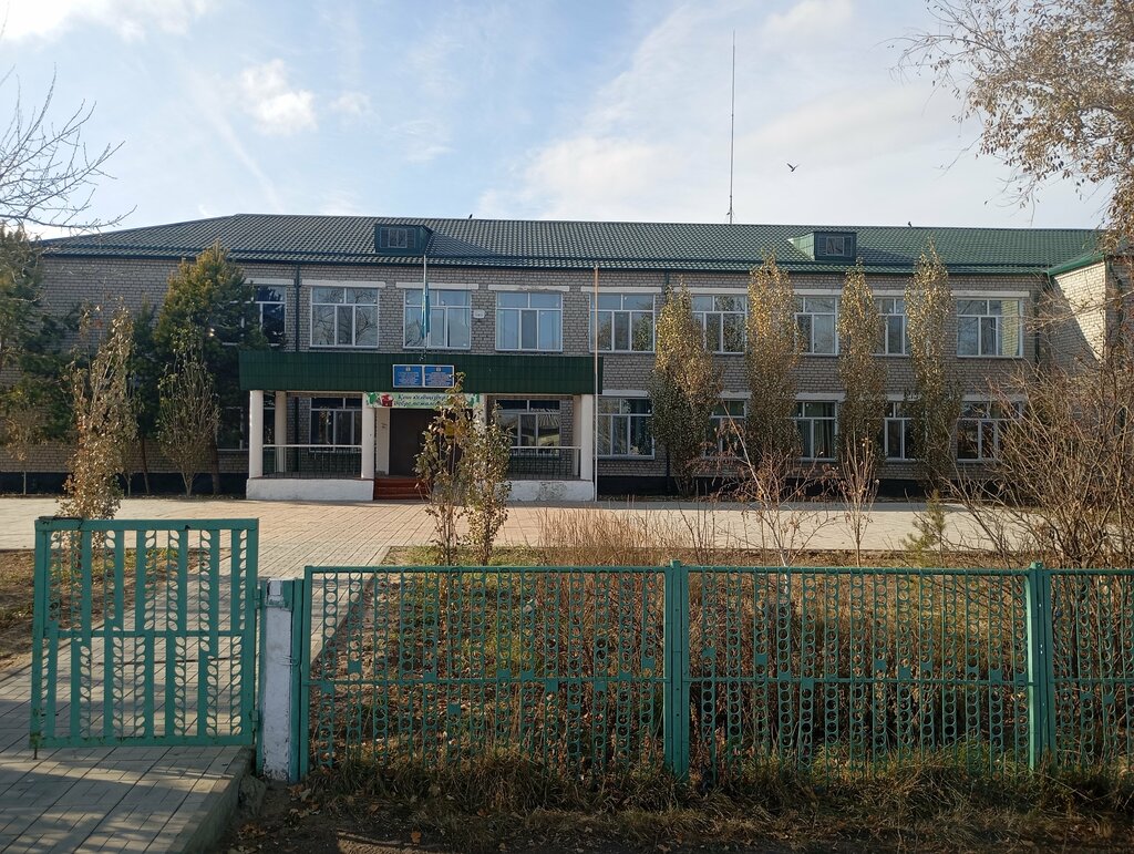 Ortaokul Oktyabrskaya Secondary School, Pavlodar eyaleti, foto