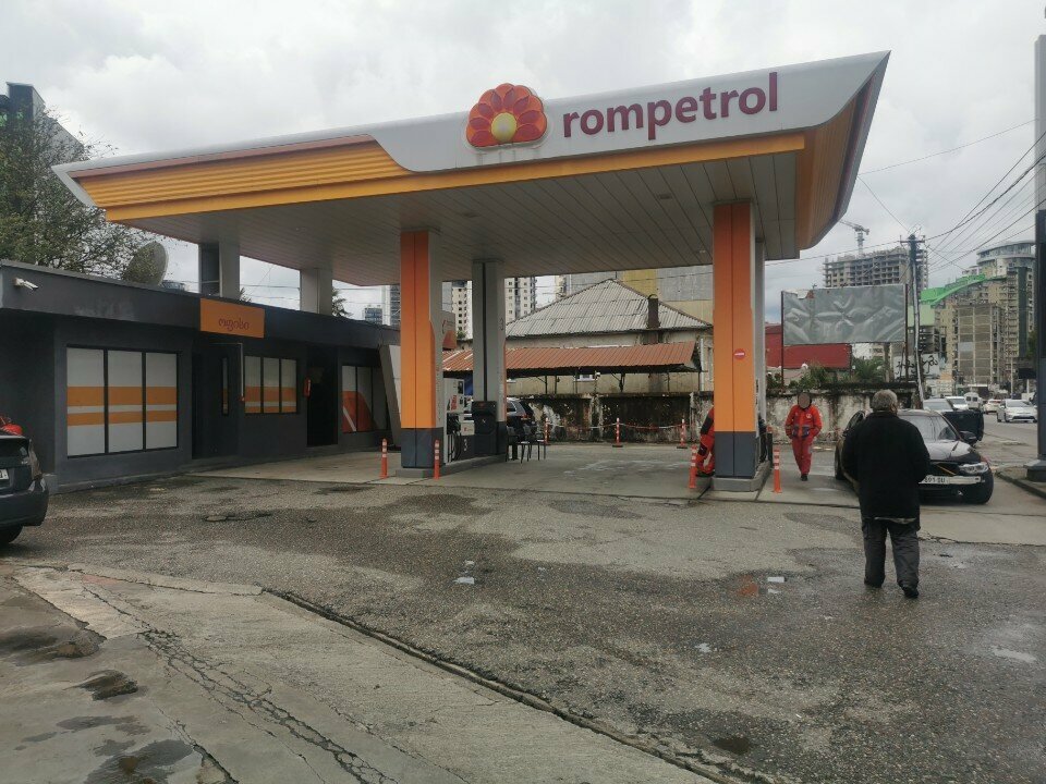 Benzin istasyonu Rompetrol, Batum, foto
