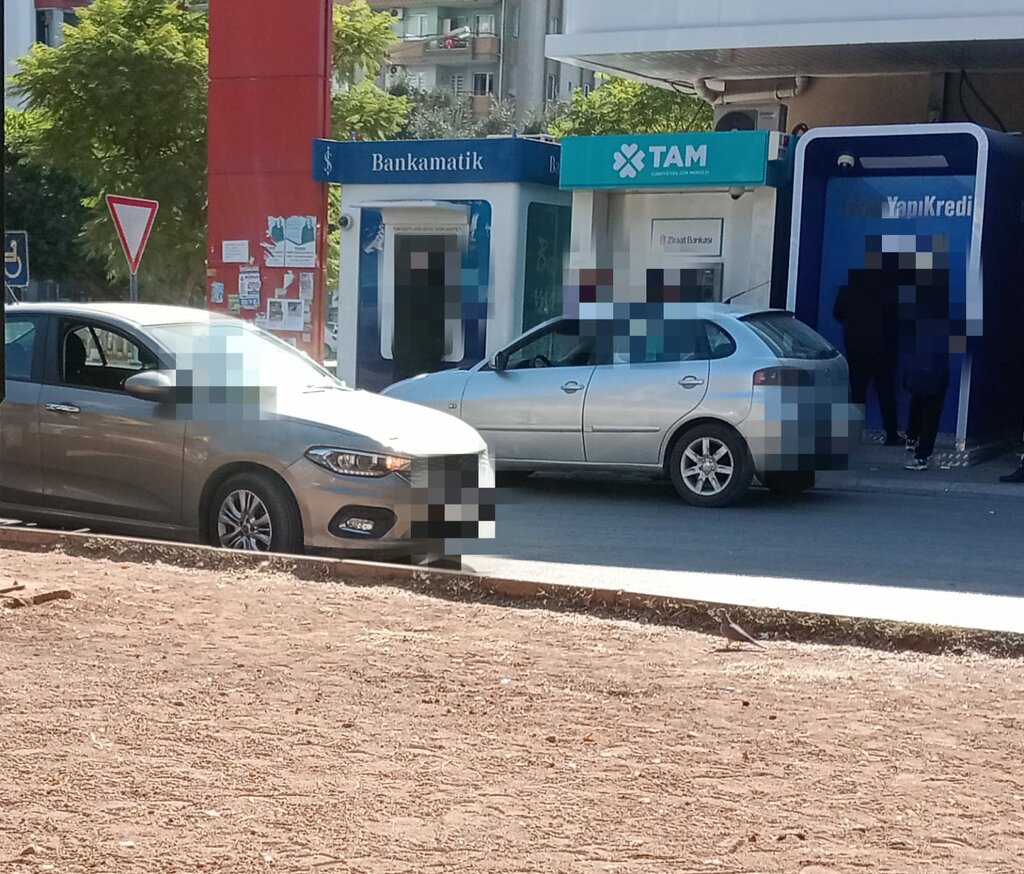 ATM'ler Yapı Kredi, Adana, foto
