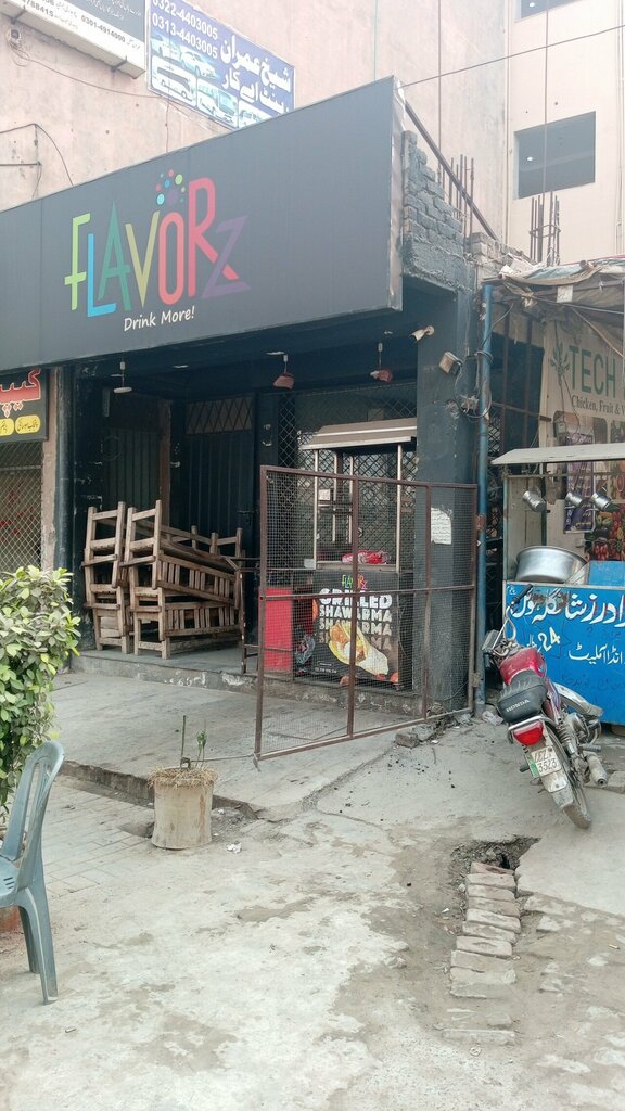 Kafe Flavorsz drink more, Lahor, foto
