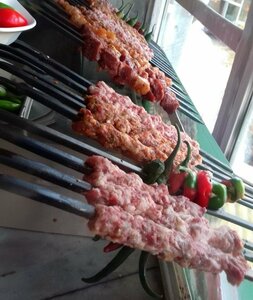 Fırat Kebap Salonu (Şanlıurfa, Suruç, 11 Nisan Cad.), restoran  Suruç'tan