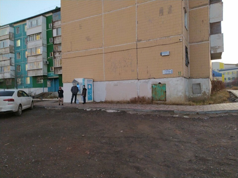 Su satışı Tretiy kran, Karağandı eyaleti, foto