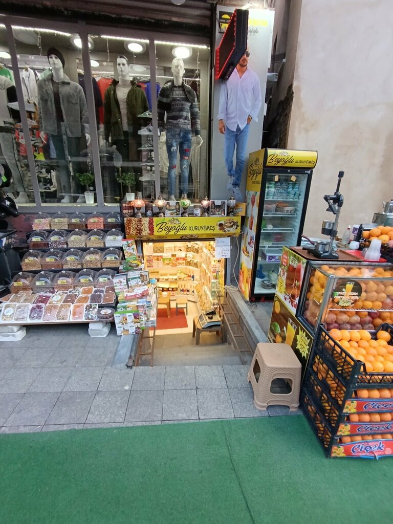 Kuruyemiş, atıştırmalık, kuru meyve Beyoğlu Kuruyemiş, İstanbul, foto