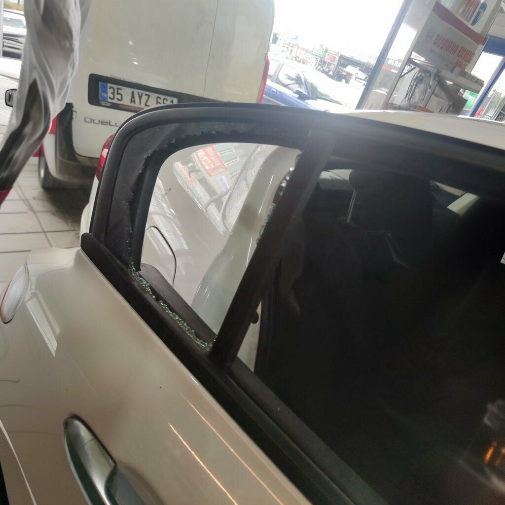 Otomobil servisi Poyraz Oto Cam, İzmir, foto
