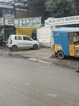 Shahbaz car wash (Chanadin Road No:184, Johar Town, Block E2), oto yıkama  Lahor'dan