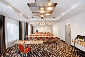 H+ Hotel Frankfurt Airport West (Hesse, Main-Taunus-Kreis, Casteller Straße, 106), otel  Hofheim am Taunus'tan