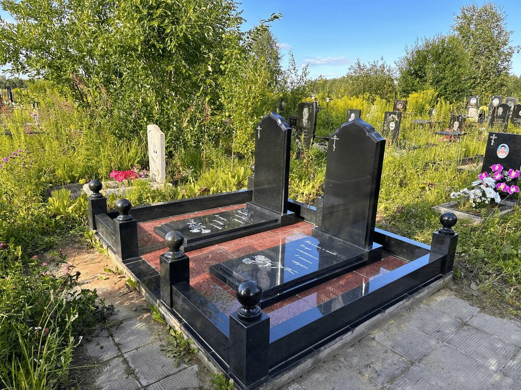 Heykel ve mezarlık taşı üreticileri Granite Paradise, Vitebsk, foto