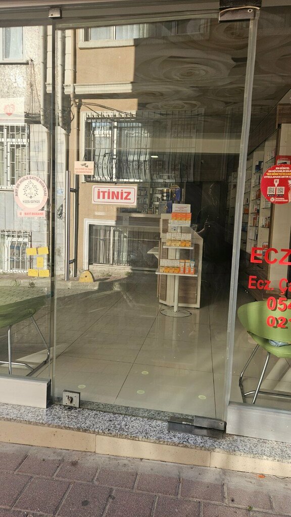 Eczaneler Gökçe Eczanesi, İstanbul, foto