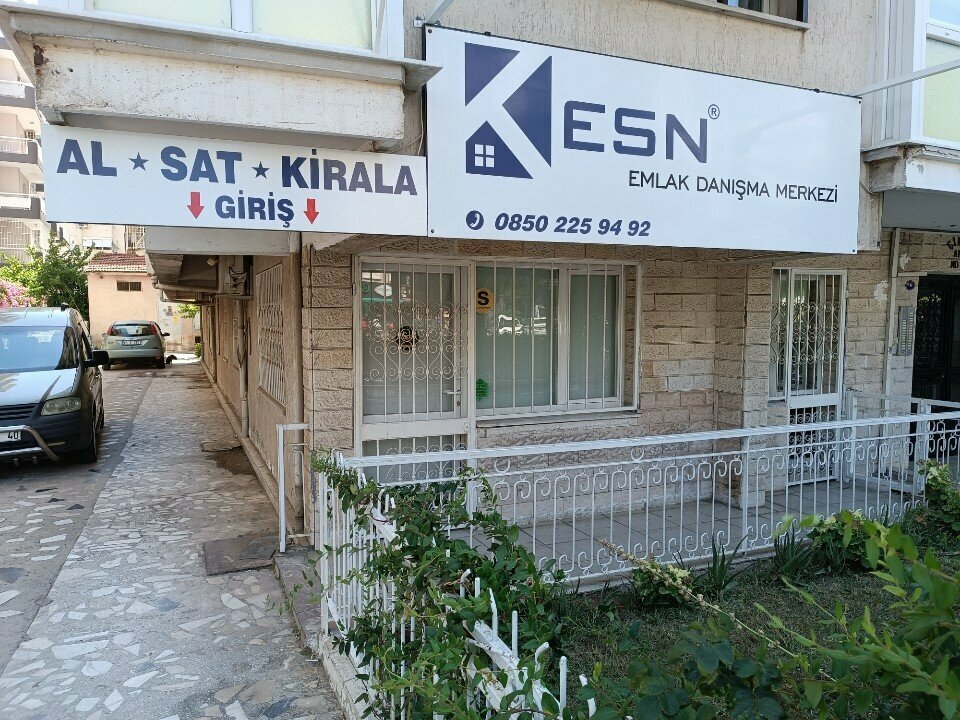 Emlak ofisi Esn Emlak Danışma Merkezi, İzmir, foto