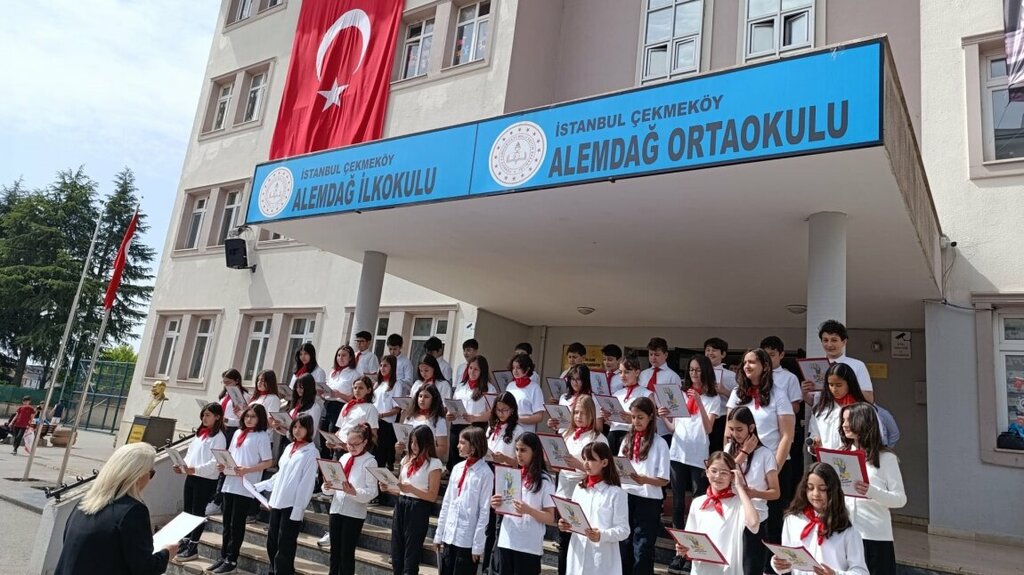 Ortaokul Alemdağ Ortaokulu, İstanbul, foto